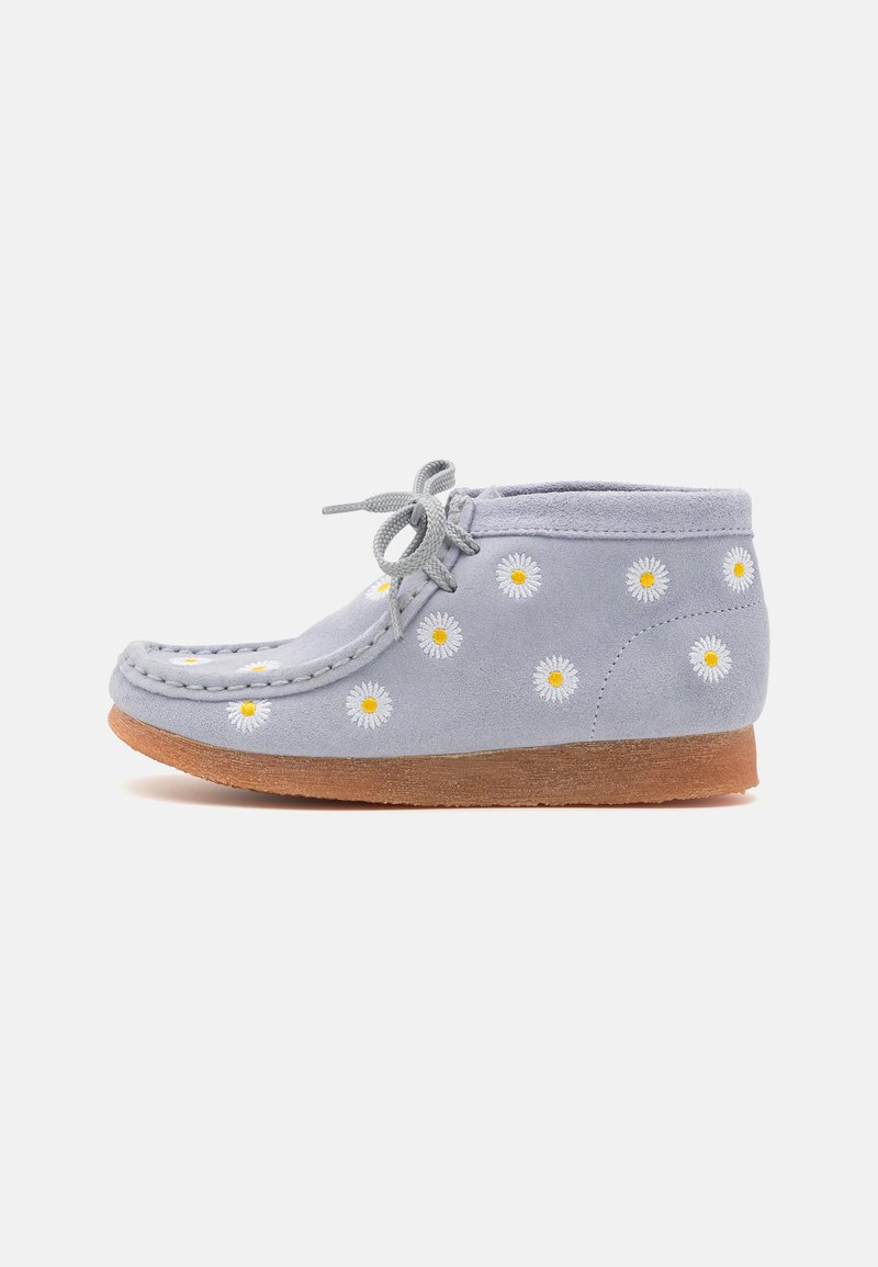 Clarks WALLABEE BOOTO UNISEX - Zapatos con cordones - cloud grey/gris ...