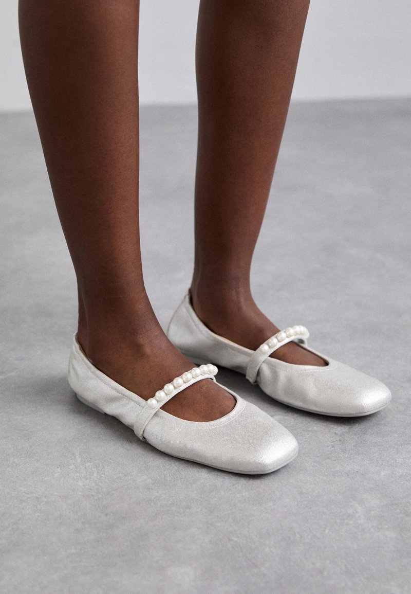 Stuart Weitzman GOLDIE BALLET FLAT - Ballerinasko m/ rem - silver ...