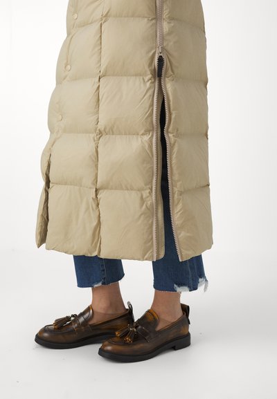 Wood Wood LIVIA LONG PADDED - Winterjas - dark khaki/beige - Zalando.be
