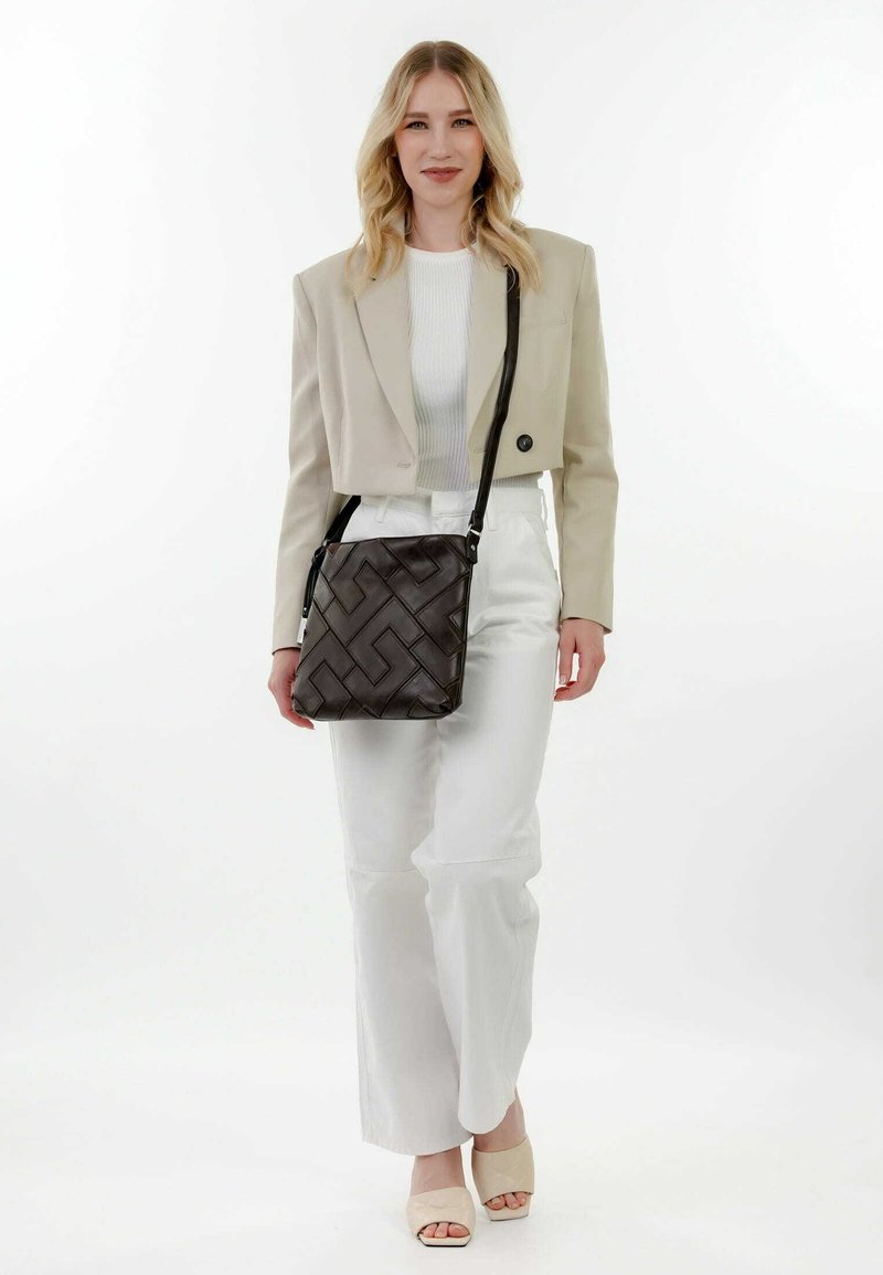 Tamaris MARIKE - Across body bag - brown/brown - Zalando
