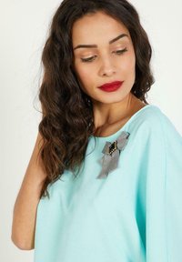 SINTY AJUSTADA EN LA CINTURA CON LAZO DECORATIVO - Blusa - verde ...