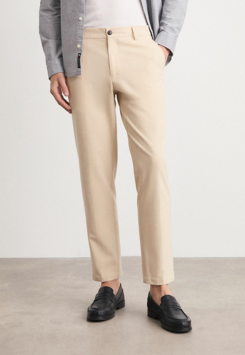 Les Deux COMO PANTS - Chinos - light desert sand melange/sand - Zalando ...