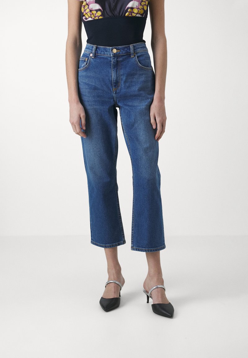 Tory Burch CROPPED FLARED JEANS - Jean bootcut - dark vintage wash ...
