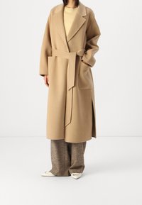 IVY OAK Klasický kabát - camel/velbloudí - (Pre-owned) - Zalando.cz