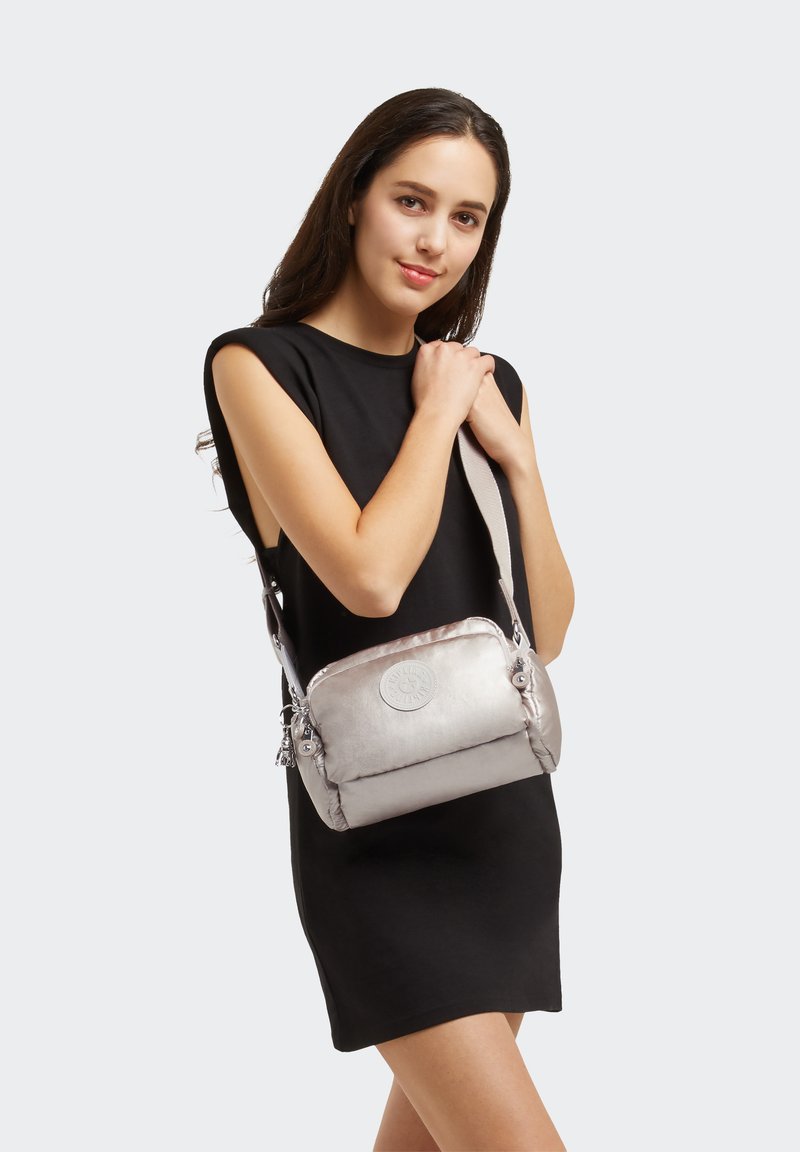 Kipling JENERA S - Bandolera - metallic glow/plateado - Zalando.es