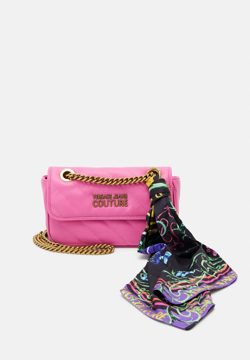 Versace Jeans Couture RANGE THELMA SOFT SKETCH SET - Handtasche - hot ...