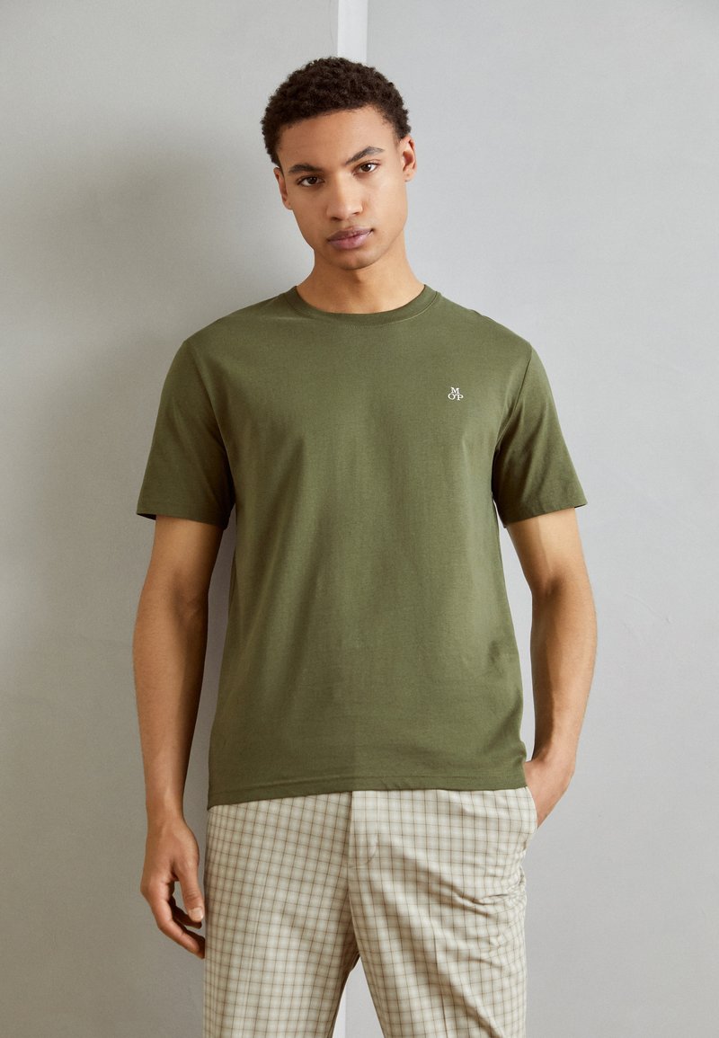 Marc O'Polo SHORT SLEEVE - T-shirt basique - asher green/vert foncé ...