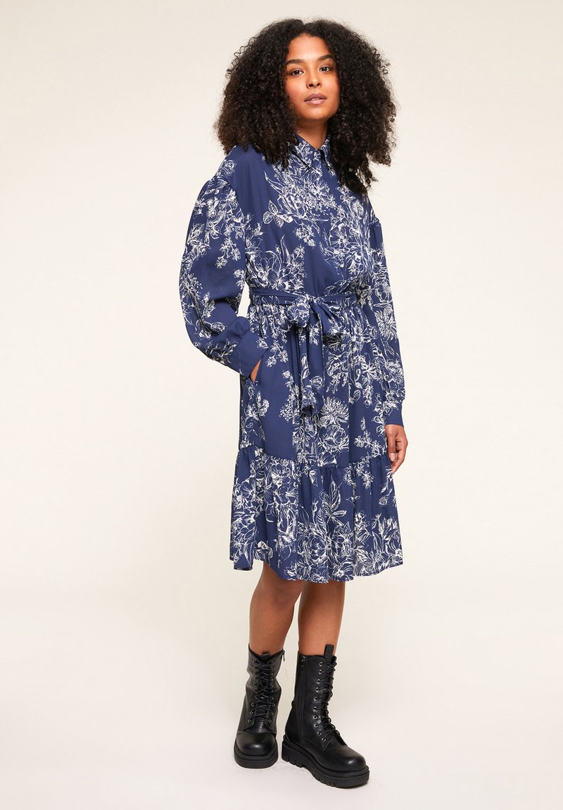 Motivi MIT FLORALEM MUSTER - Abito a camicia - blu - Zalando.it