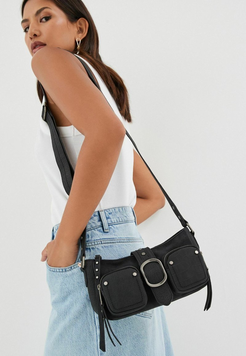 Next BUCKLE BIKER CROSS-BODY BAG - Geantă crossbody - black/negru ...