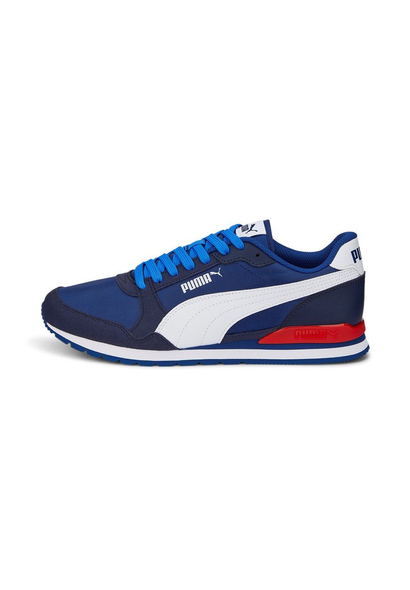 Puma ST RUNNER V3 NL UNISEX - Sneaker low - blazing blue white peacoat ...
