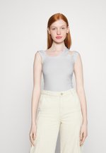 Weekday ZARI ASSYMETRIC - Top - white/weiß - Zalando.ch