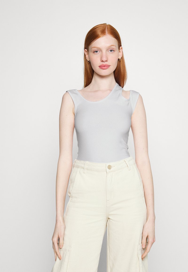 Weekday ZARI ASSYMETRIC - Top - white/weiß - Zalando.ch