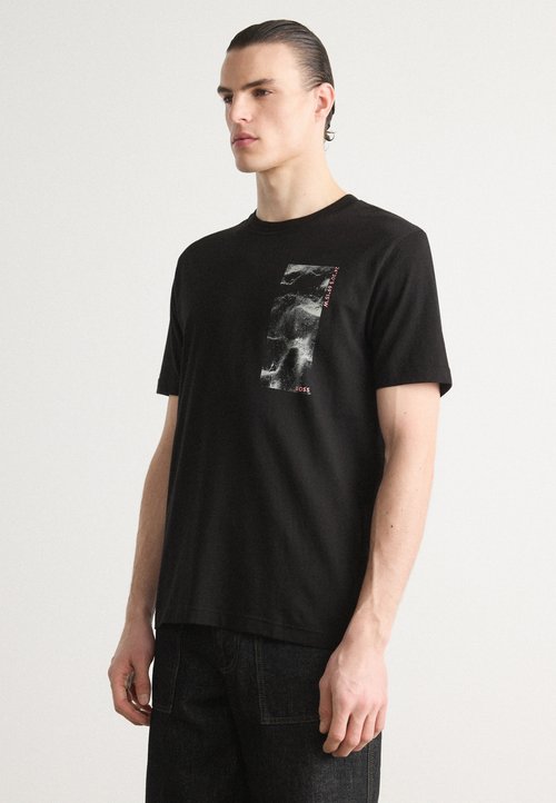 BOSS THOMPSON - Majica kratkih rukava s printom - bright purple ...