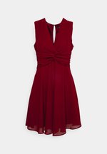 TFNC SOREAN MINI DRESS - Vestido de cóctel - burgundy/rojo - Zalando.es