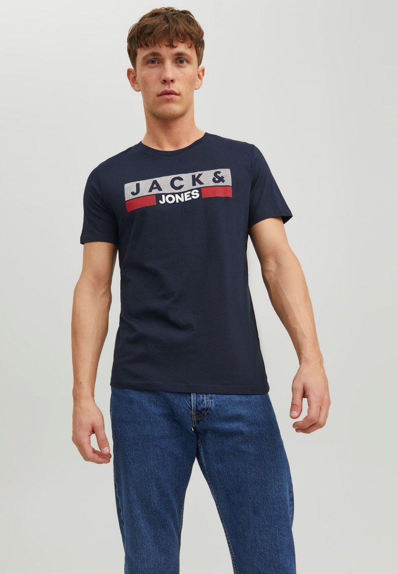 Jack & Jones JJECORP LOGO O NECK - T-Shirt print - navy blazer ...