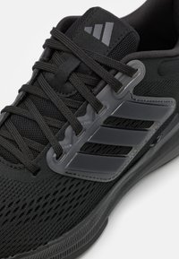adidas Performance ULTRABOUNCE - Chaussures de running neutres - core ...