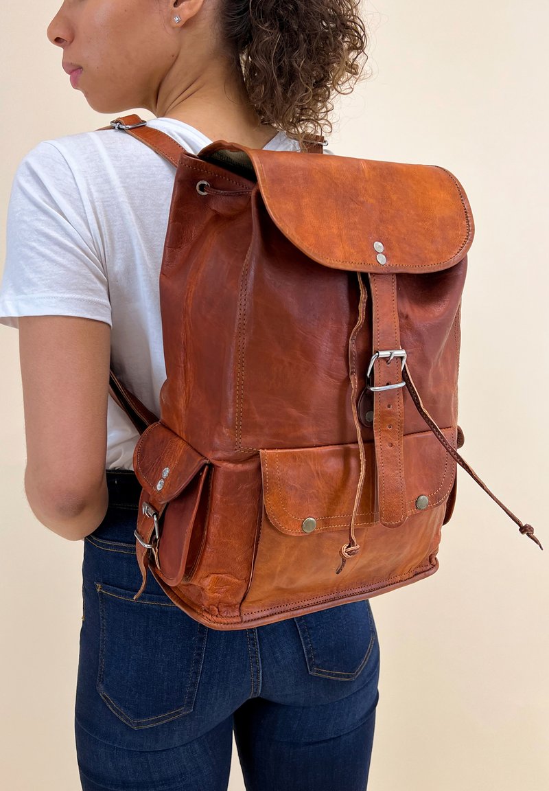 Gusti Leder BOBBIE 15" - Rugzak - brown/bruin - Zalando.nl