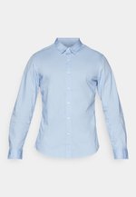 Levi's® BATTERY SHIRT SLIM - Overhemd - soft chambray blue/lichtblauw ...