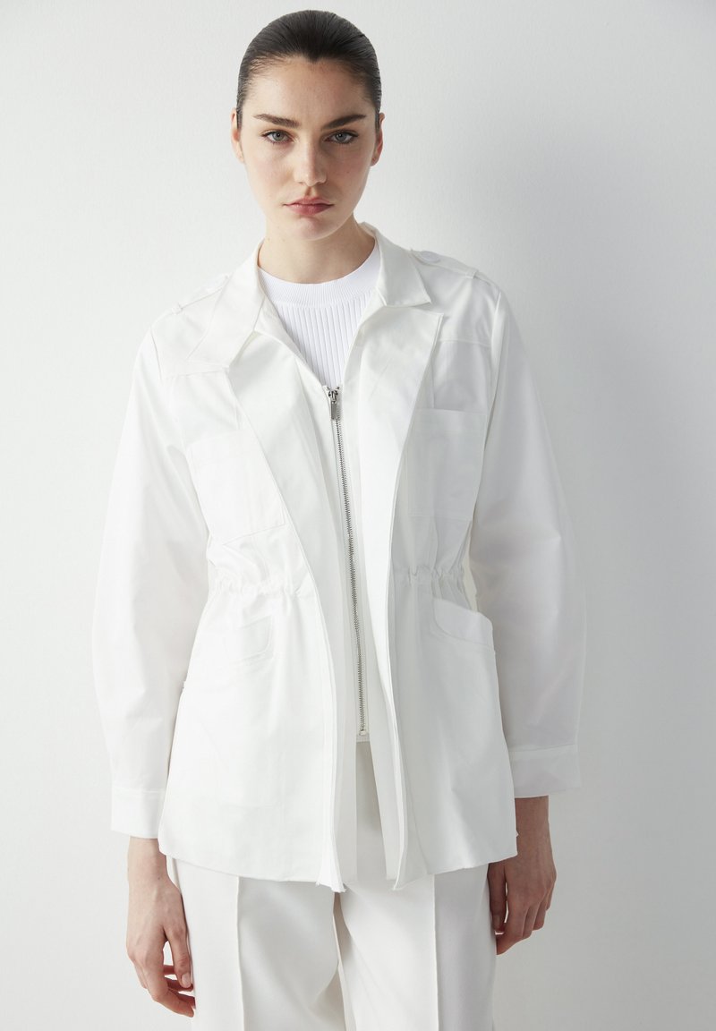 Ipekyol RELAXED FIT STAND-UP COLLAR COAT WITH ACCENTUATED WAIST - Parka ...