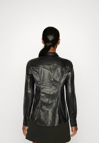 Guess DAISY - Hemdbluse - jet black/schwarz - Zalando.ch