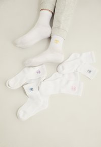 Yourturn Kids UNISEX 5 PACK - Sokker - white/hvit - Zalando.no
