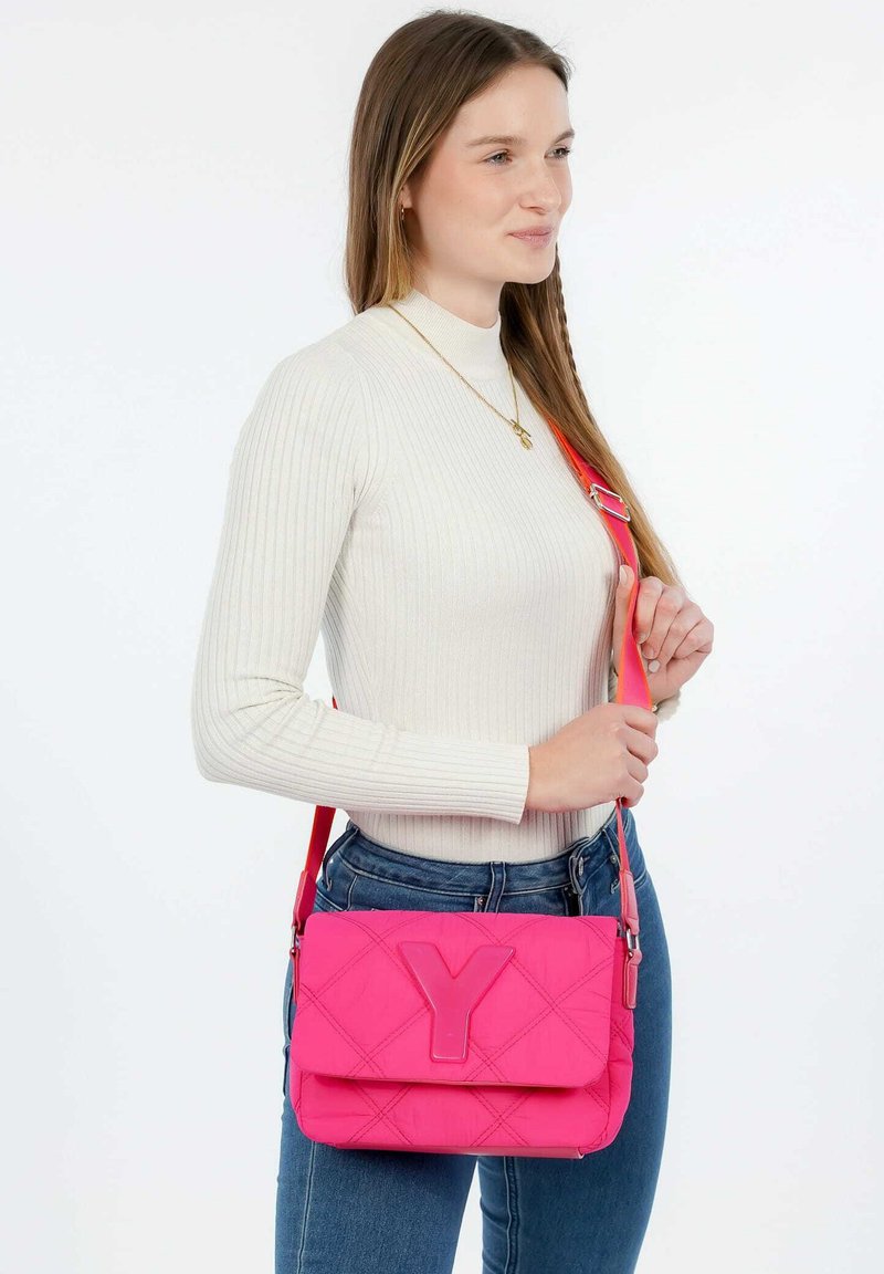SURI FREY EVY - Axelremsväska - pink/ljusrosa - Zalando.se