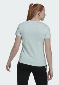 adidas Sportswear ESSENTIALS - T-shirt med print - blue/blå - Zalando.se