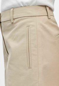 Object TROUSERS BARREL LEG - Housut - humus/beige - Zalando.fi
