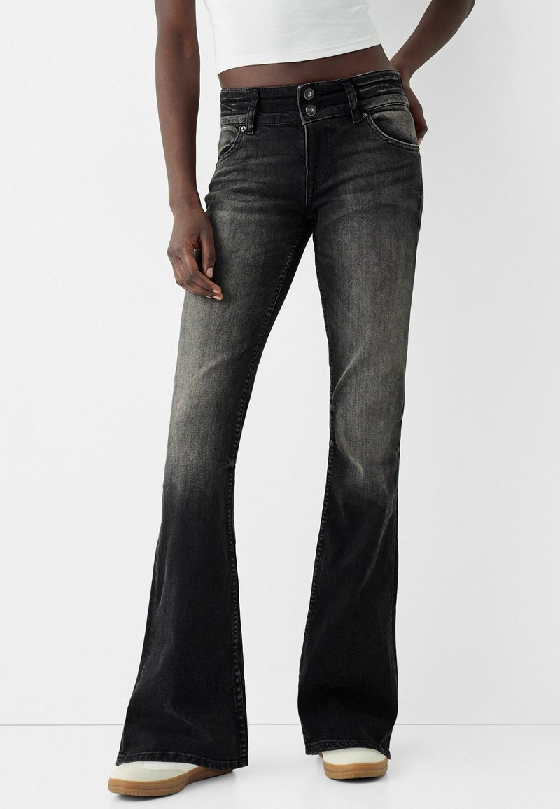 Bershka Jeans Bootcut - black/black denim - Zalando.de