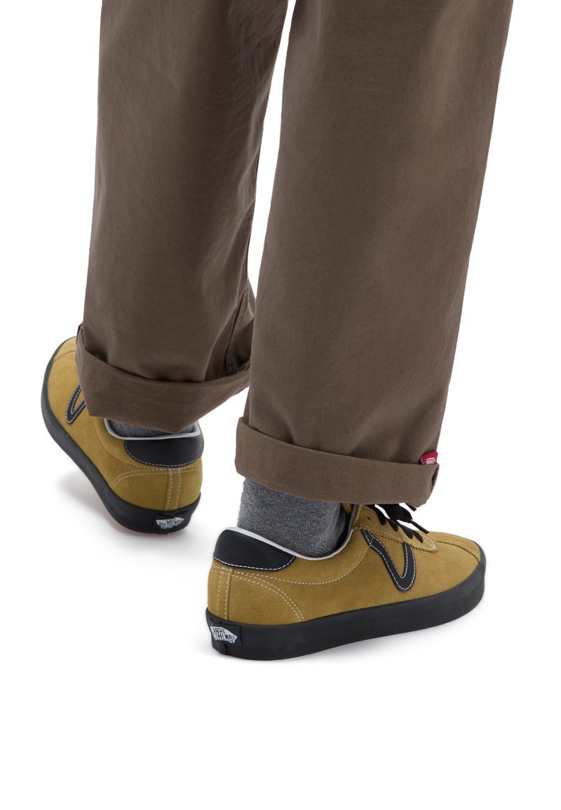 Vans SPORT - Trainers - suede antelope/dark yellow - Zalando.co.uk