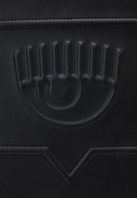 CHIARA FERRAGNI Bolso de mano - black/negro - (Segunda mano) - Zalando.es