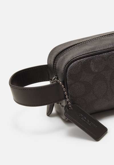 COACH TRAVEL KIT IN SIGNATURE COATED - Toilettas - charcoal/zwart ...