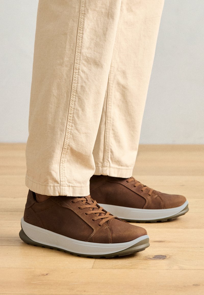ECCO BYWAY 2.0 - Sneakers - camel/gul - Zalando.se