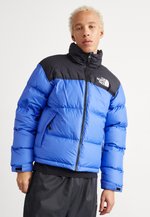 The North Face RETRO NUPTSE JACKET - Páperová bunda - solar blue/modrá ...