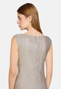 Vera Mont IM GLITZER-LOOK - Cocktailjurk - cream silver/wit - Zalando.nl