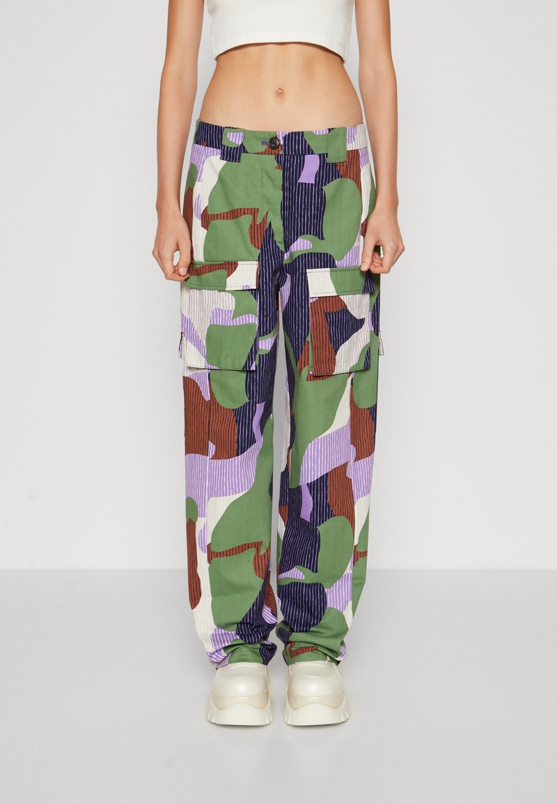 SOMETHINGNEW PANTS - Cargo trousers - tortoise shell/brown - Zalando.ie