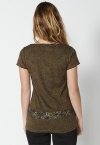 Koroshi SHORT SLEEVE - T-Shirt print - kaki khaki/khaki - Zalando.at
