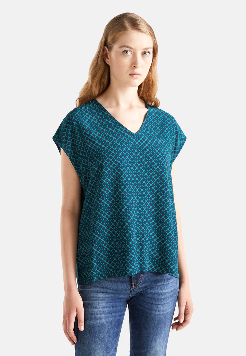 United Colors of Benetton ALL OVER PRINT SLEEVELES REGULAR FIT SID ...