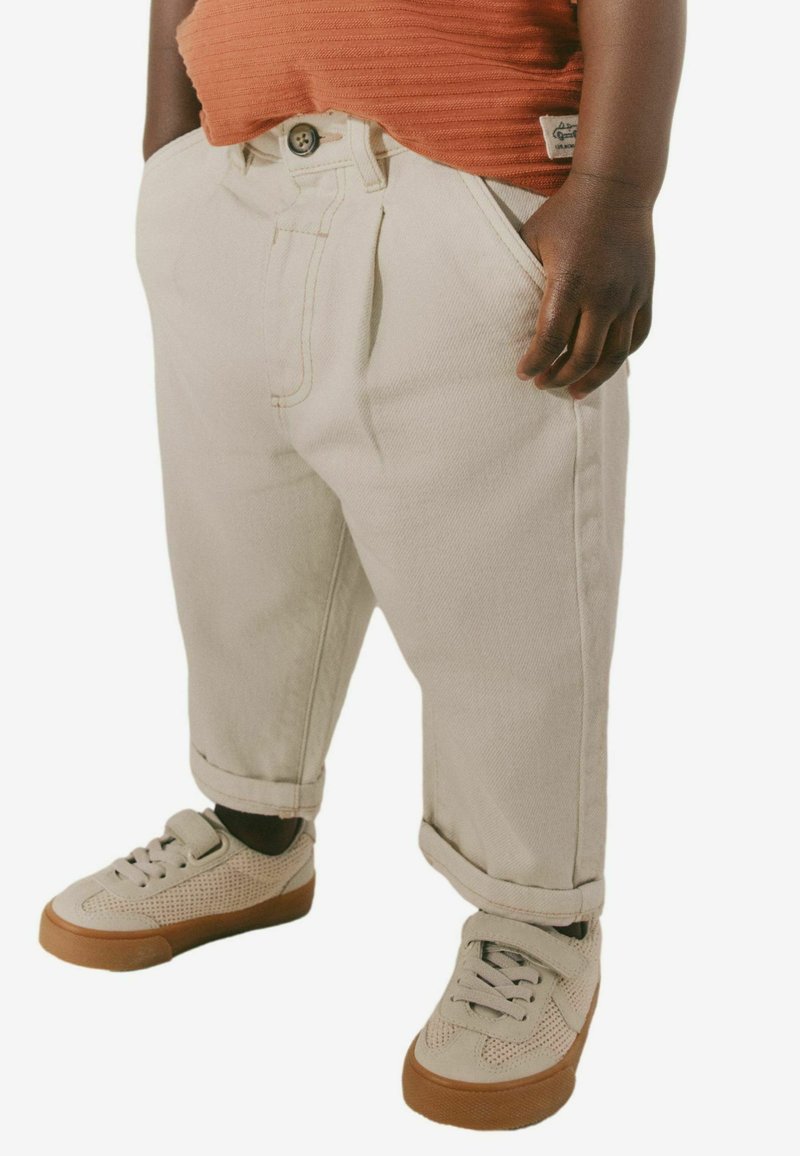 Next PLEAT FRONT REGULAR FIT - Jeans fuselé - ecru/beige - ZALANDO.FR