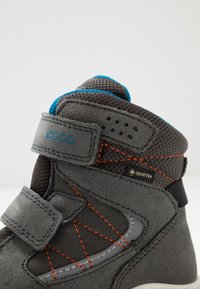 ECCO URBAN SNOWBOARDER - Snowboot/Winterstiefel - black/dark shadow ...