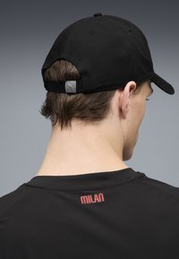 Puma AC MILAN ESSENTIALS - Cap - black-for all time red/black - Zalando