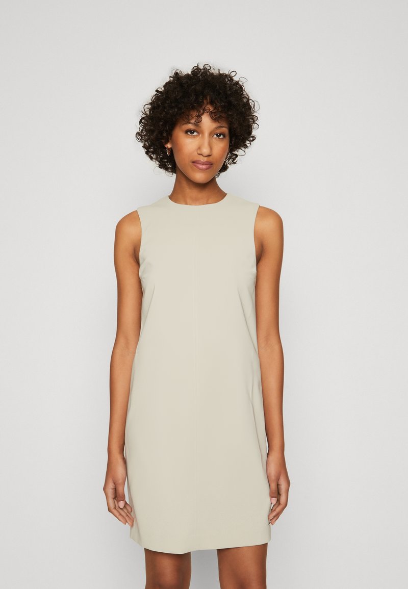 Calvin Klein SHIFT DRESS - Robe en jersey - sand pebble/écru - ZALANDO.FR