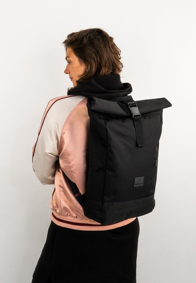Johnny Urban ROBIN MEDIUM - ROLL TOP BACKPACK - Zaino - schwarz/nero ...