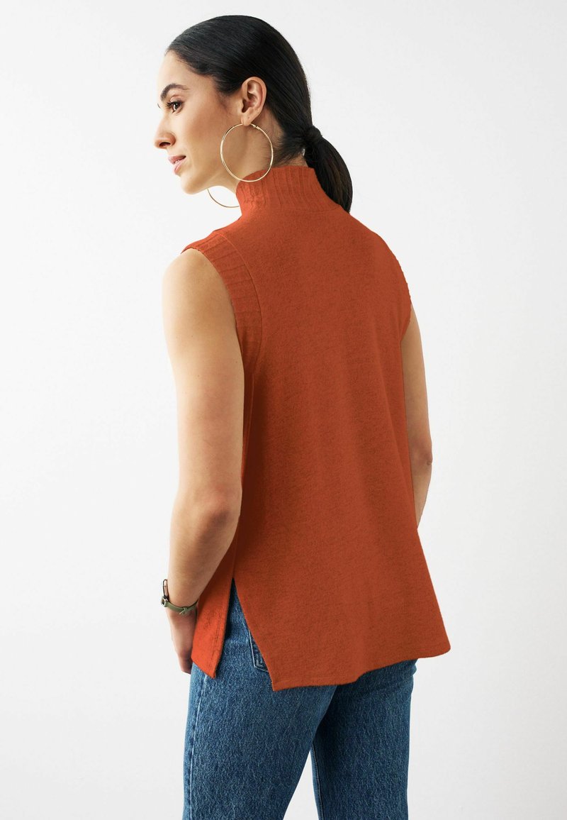 Next COSY SLEEVELESS HIGH NECK JUMPER - Top - rust brown/dunkelbraun ...