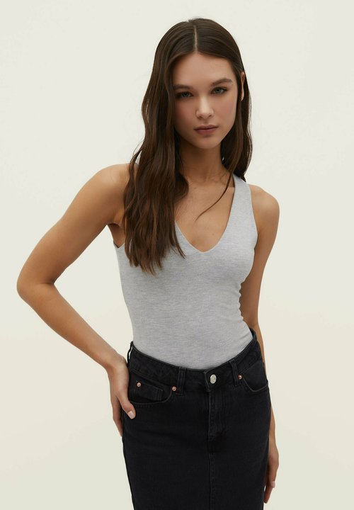 Stradivarius V-NECK - Toppi - off white/luonnonvalkoinen - Zalando.fi