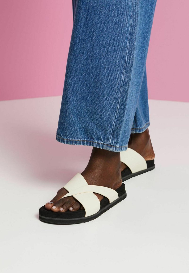 Esprit MIT ÜBERKREUZTEN RIEMEN - T-bar sandals - light beige/mottled ...