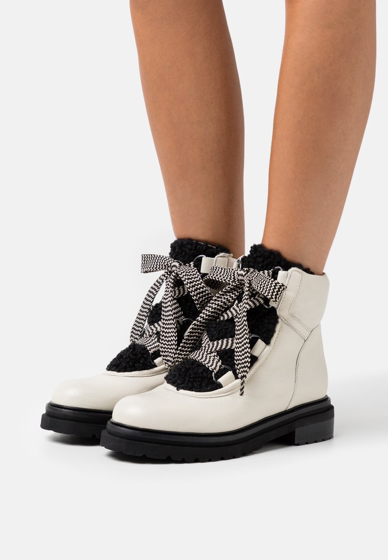 Ted Baker MOSIE - Snörstövletter - ecru/offwhite - Zalando.se