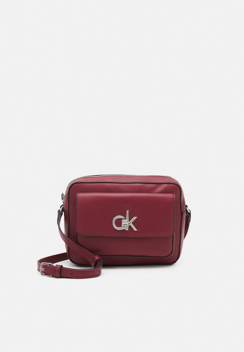 Calvin Klein LOCK CAMERA BAG FLAP - Across body bag - red currant/dark ...