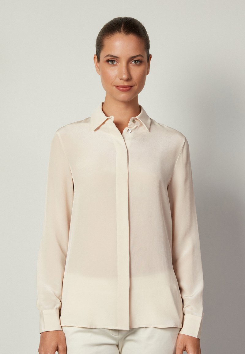 Falconeri BLOUSE WITH COLLAR - Hemdbluse - natürlich light mother of ...