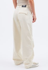 Dr.Denim DONNA - Broek - bone/wit - Zalando.nl